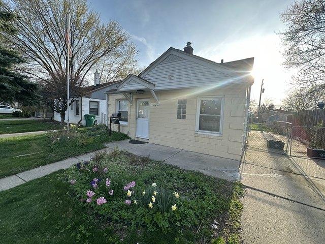 22829 Rosalind Ave, Eastpointe, MI 48021