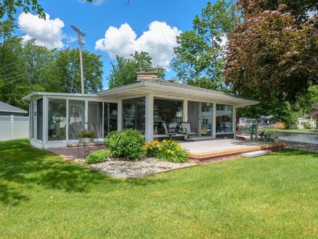 2282 Parker Dr, Wayland, MI 49348
