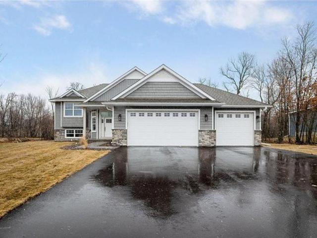 22832 Raven St NW, Oak Grove, MN 55005