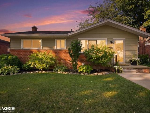 22834 E 13 Mile Rd, Saint Clair Shores, MI 48082