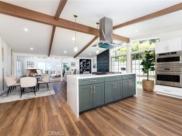22838 Epsilon St, Woodland Hills, CA 91364