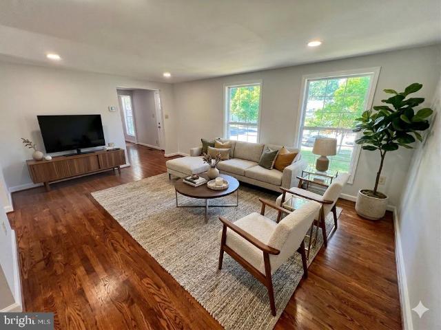 2283 Dosinia Court