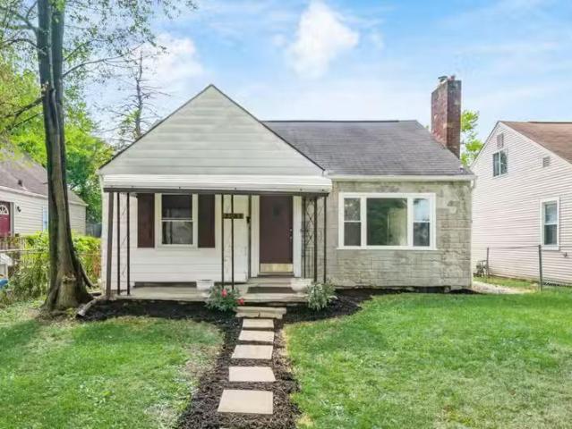 2283 HOMESTEAD DR, COLUMBUS, OH 43211 Single Family Residence.