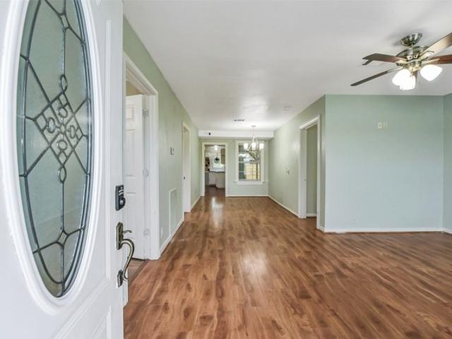 228 16th Ave N, Texas City, TX 77590