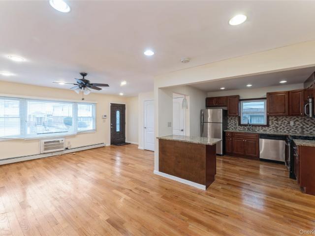 228 20 Edgewood Avenue, Unit A