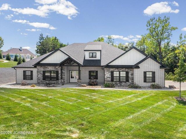 228 Constitution Dr, Jefferson City, MO 65109