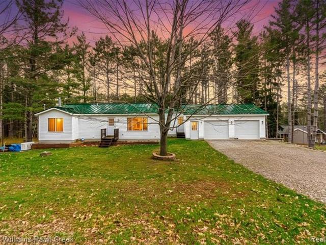228 Clearview Dr, Lyon Township, MI 48653