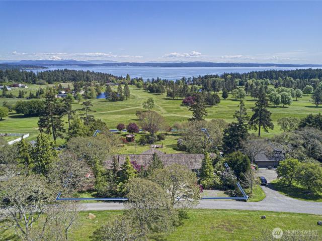 228 Garry Oak Lane