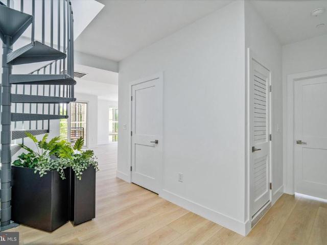 228 Glebe Road W # 301