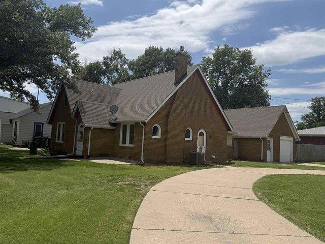 228 E 1st St, Russell, KS 67665