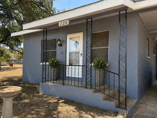 228 E Bluebriar Dr, Granite Shoals, TX 78654
