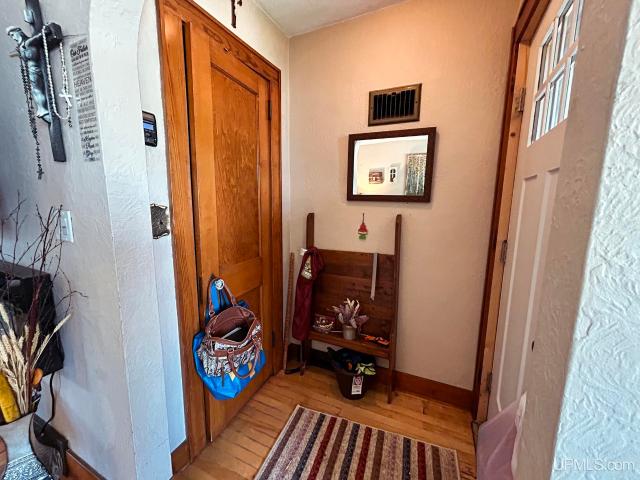 228 E Chocolay Street