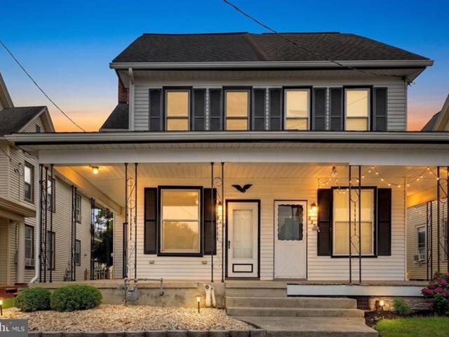 228 E Cherry St, Palmyra, PA 17078