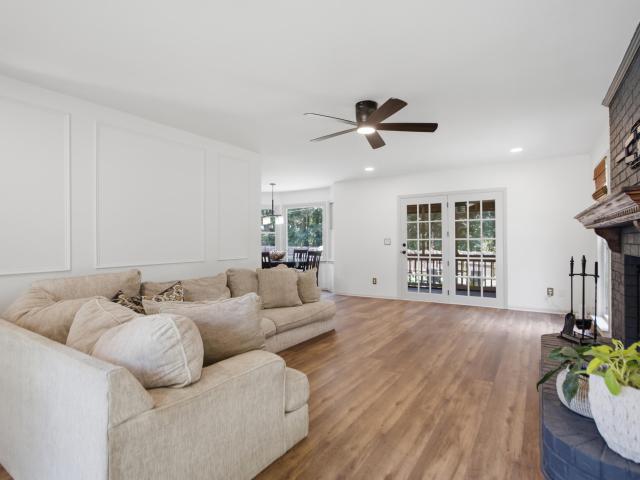 228 Knightsbridge Drive
