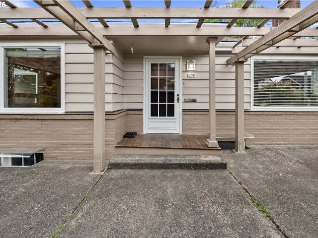 228 Kensington AVE