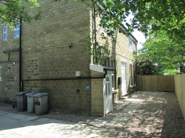 228 Halifax Road, Huddersfield HD3, 2 bed flat to rent, £795 pcm | PrimeLocation