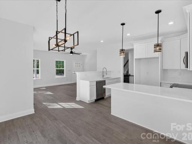 228 Hillside Avenue SW