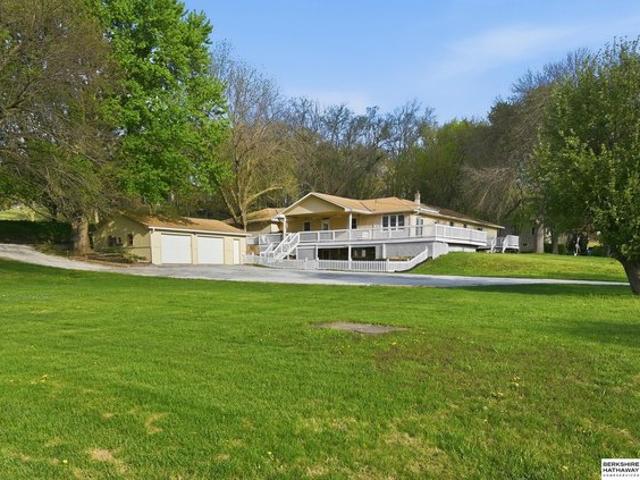 228 Hubbard Rd, Council Bluffs, IA 51503
