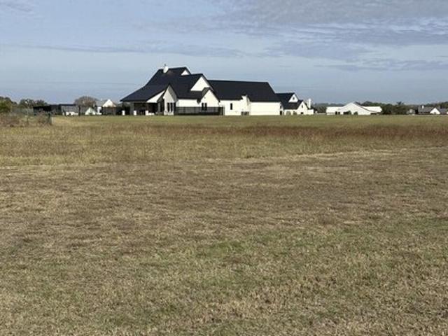 228 Interlaken St, Fredericksburg, TX 78624
