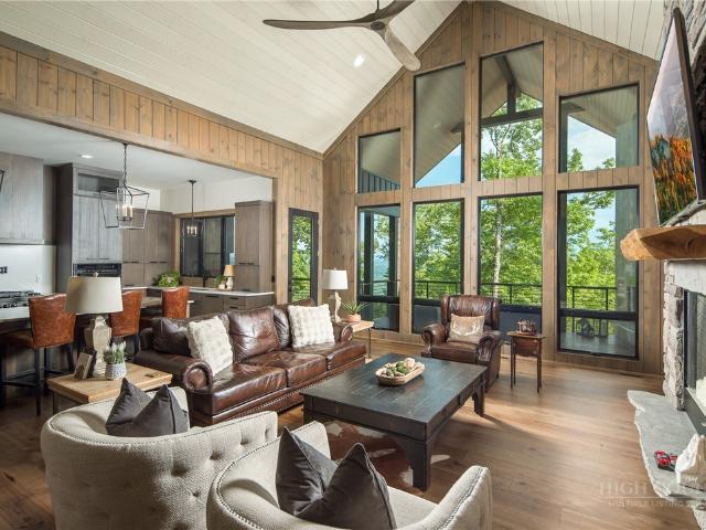 228 Lobelia Lane