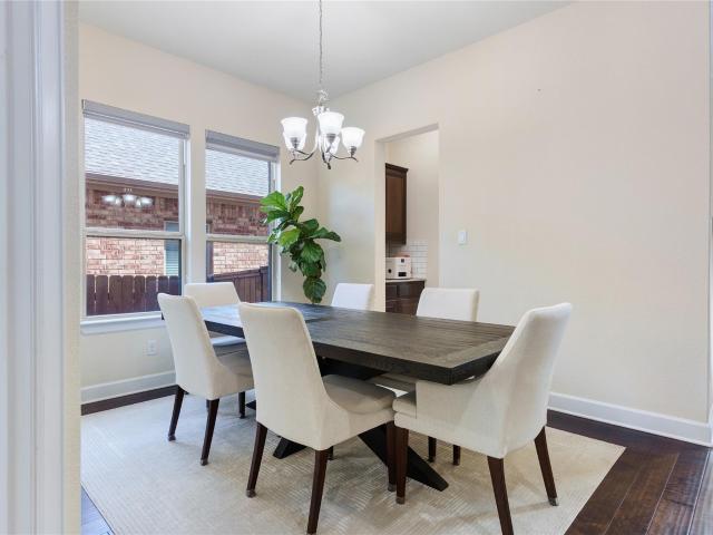 228 Lockhart Loop