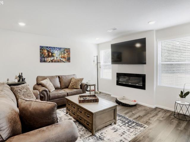 228 N 30TH DR