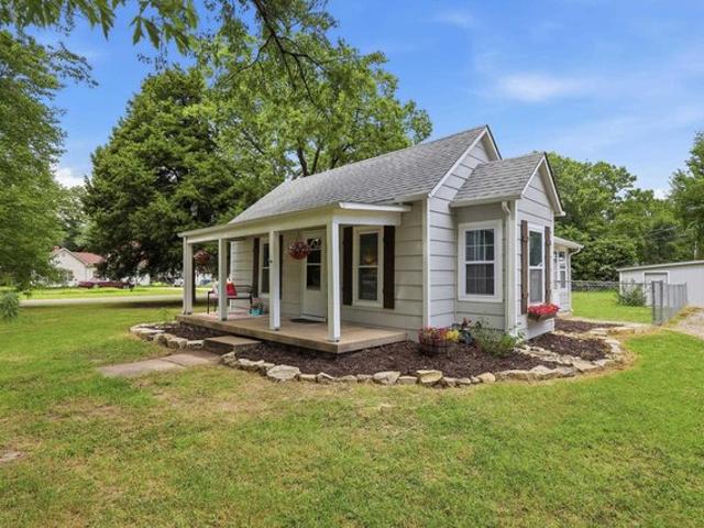 228 N Willow St, Douglass, KS 67039
