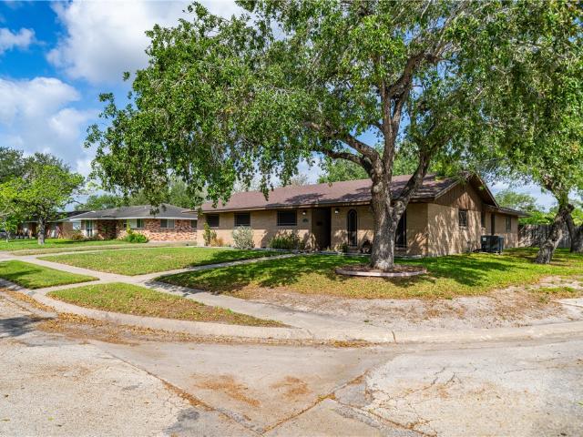 228 N Pasadena Drive