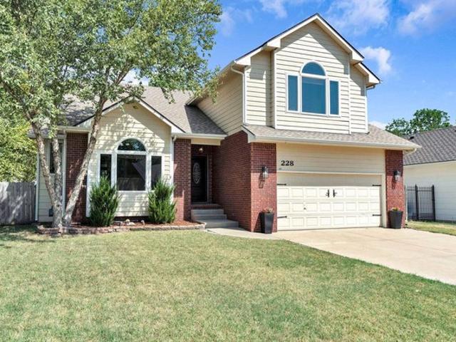 228 N Prescott Cir, Wichita, KS 67212