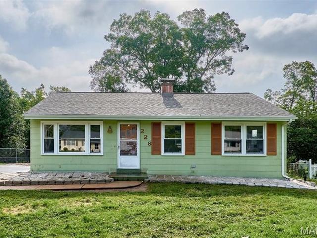 228 Newton Pl, Ballwin, MO 63021
