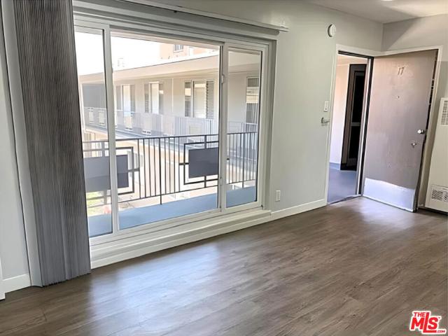 228 S Mariposa Avenue 17