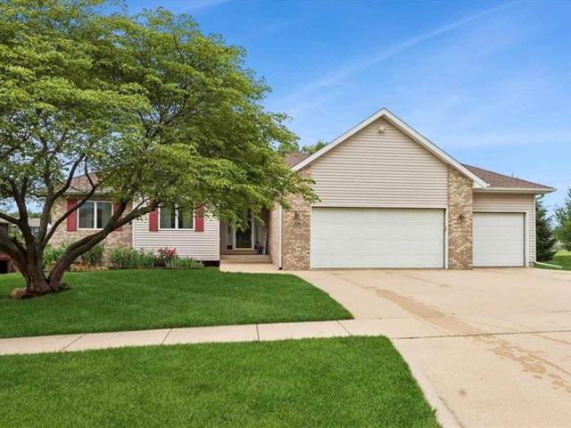228 Scott Dr, West Branch, IA 52358