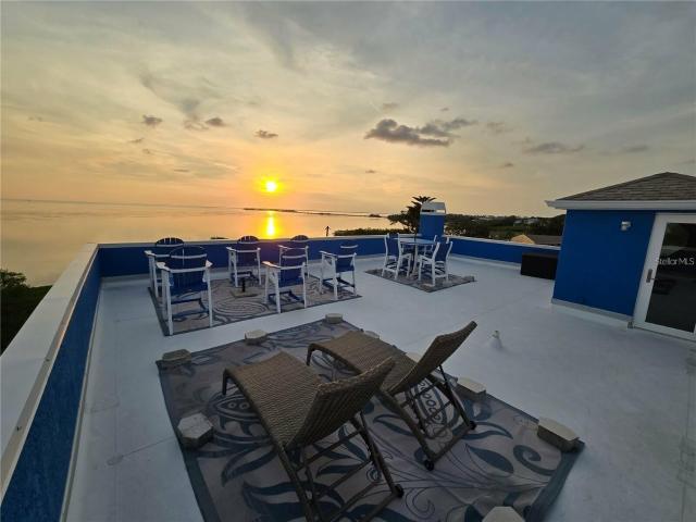 228 Shore Dr, Tarpon Springs, FL