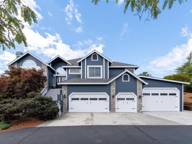 228 Stowring Rd, Petaluma, CA 94952 | MLS #41129 | Compass