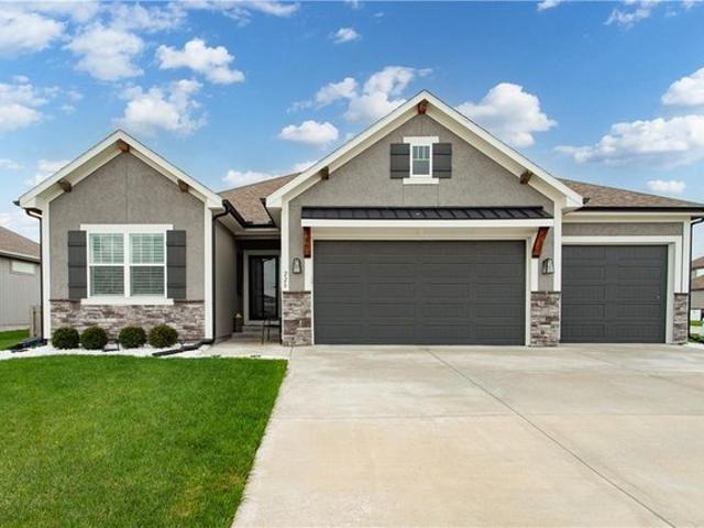 228 SW Davenport Dr, Blue Springs, MO 64014