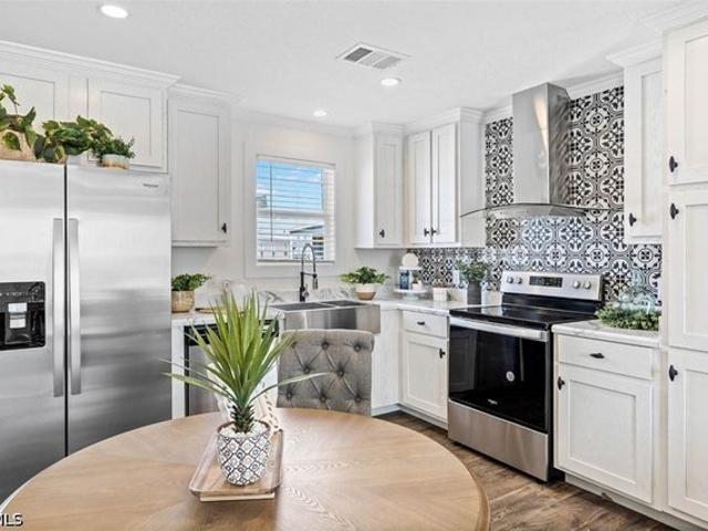 228 Poinsettia Dr, Fort Myers, FL 33905