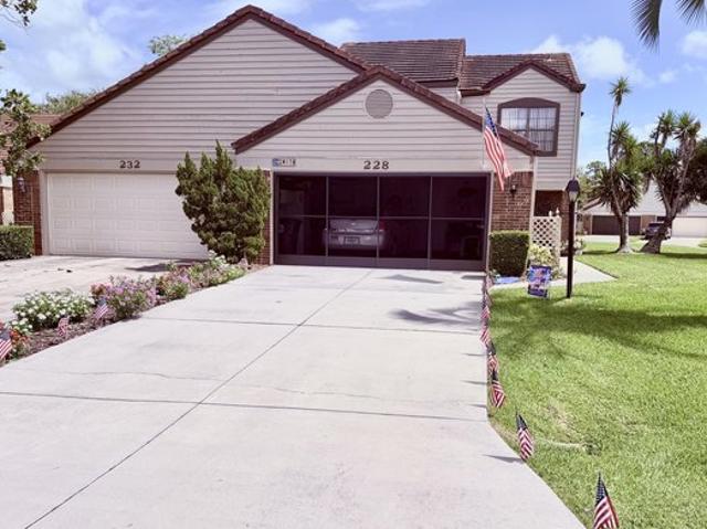 228 Palm Sparrow Ct, Daytona Beach, FL 32119