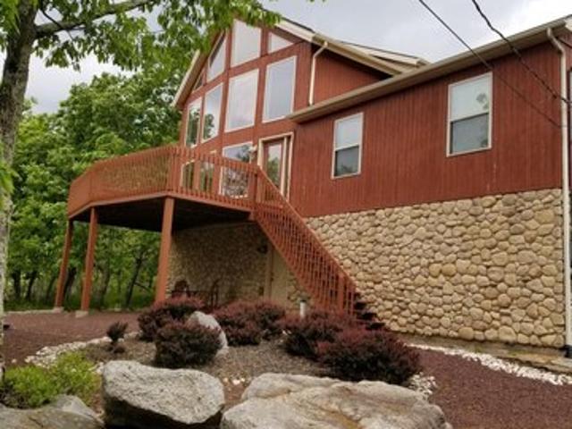 228 Pine Valley Ln, Hazle Township, PA 18202