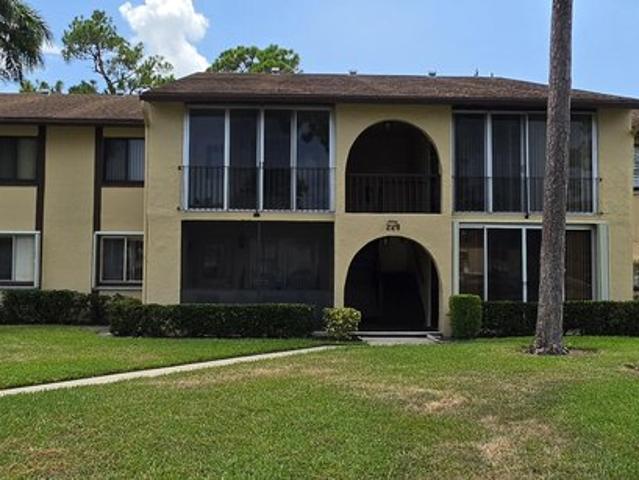 228 Pine Hov Cir, Greenacres, FL 33463