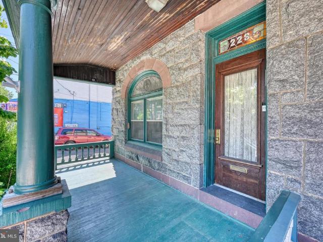 228 W Douglass Street