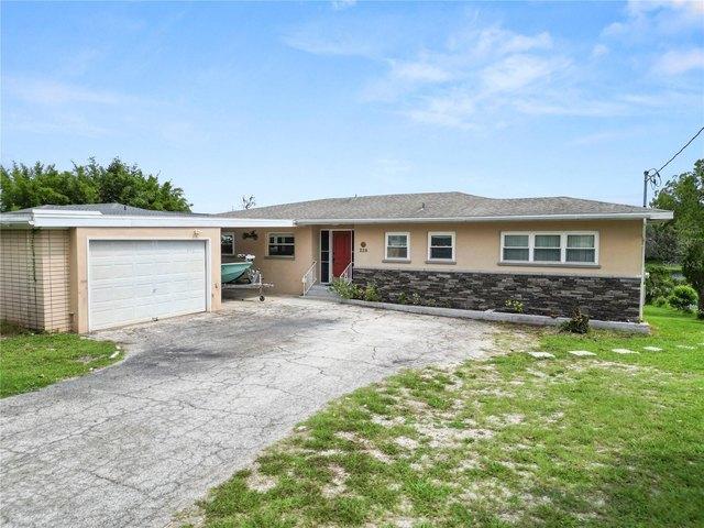 228 W Lake Ina Dr, Winter Haven, FL 33884