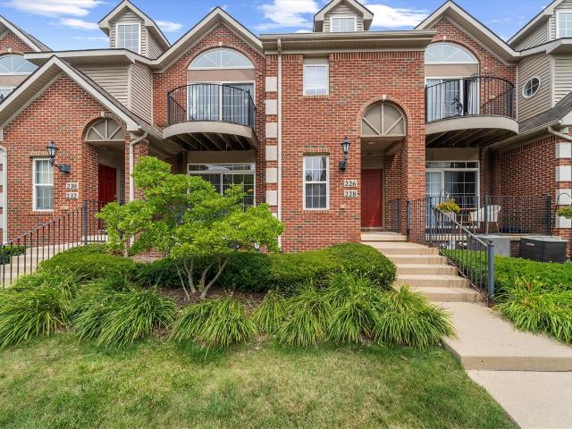 228 W Oakbrook Drive