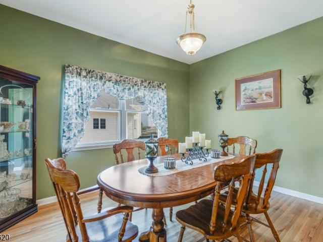 228 Woodside Ln