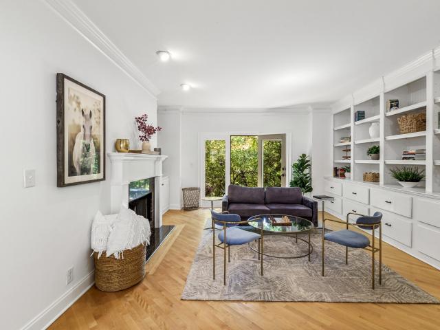 228 Westchase Dr