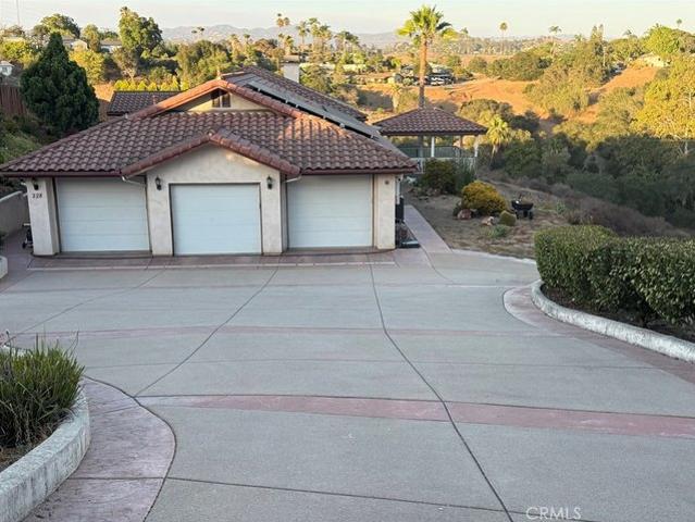 228 Vista Grande Gln, Escondido, CA 92025