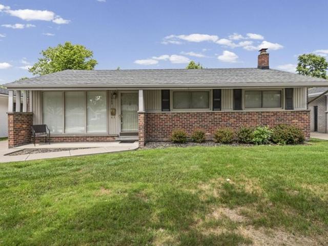 22943 Edgewood St, Saint Clair Shores, MI 48080
