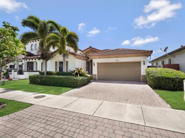 22944 104th Ave SW, Cutler Bay, FL 33190