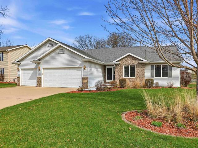 2294 Meadow Heights Cir, Neenah, WI 54956 | MLS #50322 | Compass