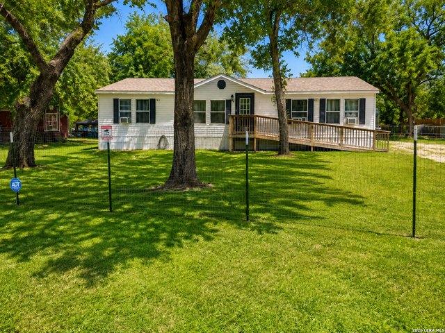 22950 Fawn Trail Dr, Elmendorf, TX 78112
