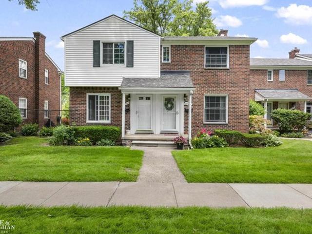 22951 Lee Ct, Saint Clair Shores, MI 48080